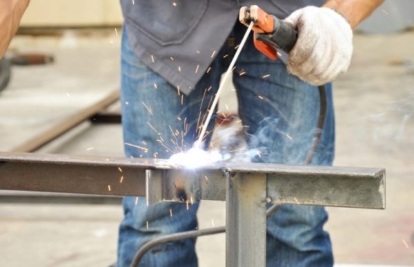 Best Stick Welder for Farm Use Reviews: Top 7 Recommendations - Sand ...