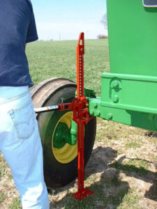 Top 6 Best Farm Jacks Reviews (2022 Updated) - Sand Creek Farm