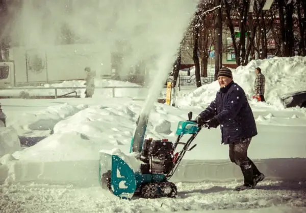 Top 7 Best Snow Shovel Reviews (2022 Updated) - Sand Creek Farm